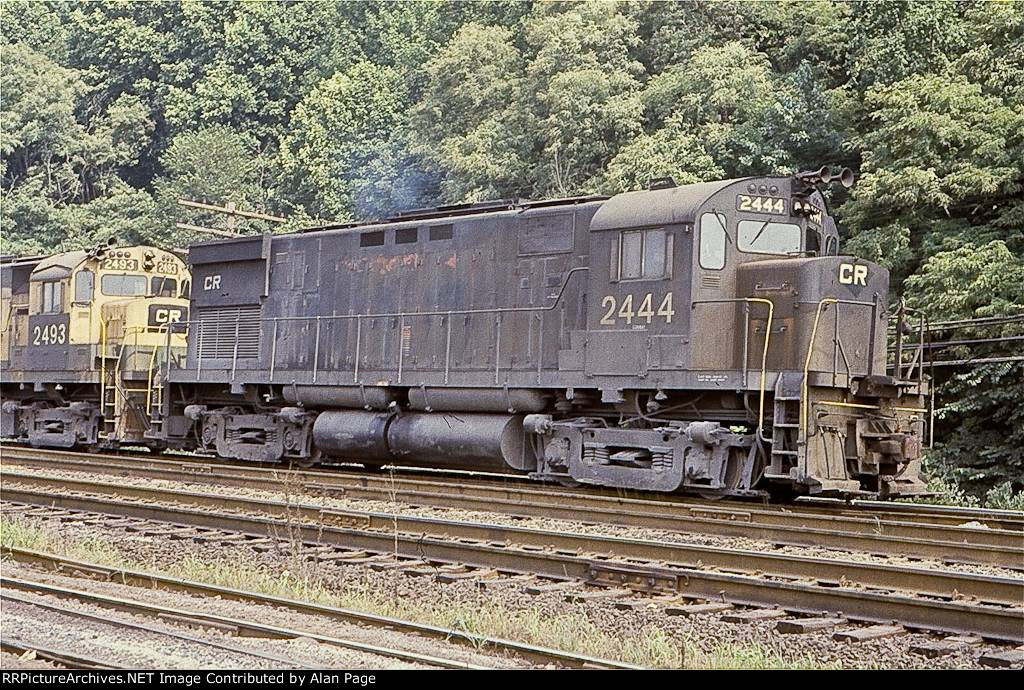 CR C425 2444 leads a trio of Alcos and a lone GP9